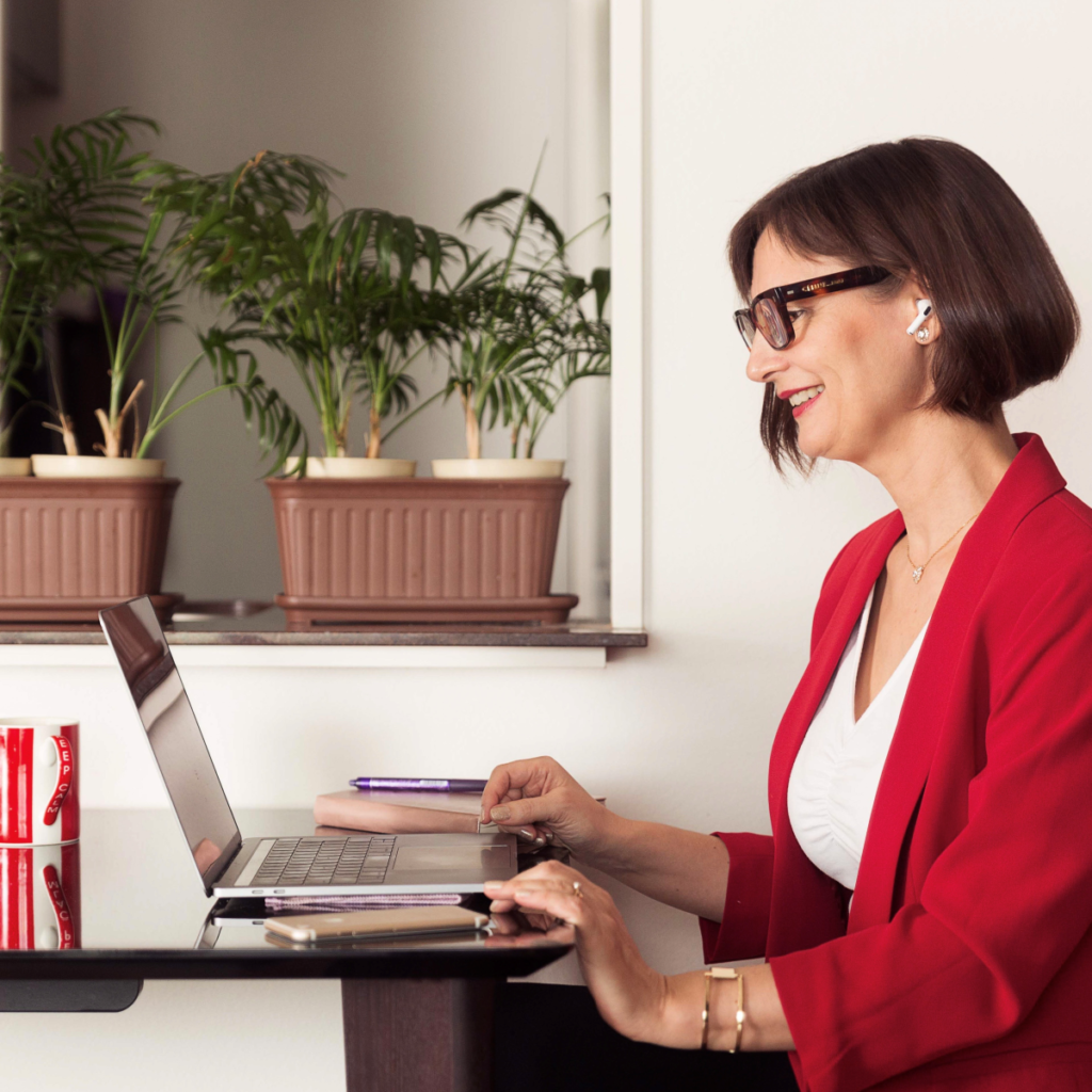 How Fast Should You Reply To Work Chat? • Sasuga! Communications